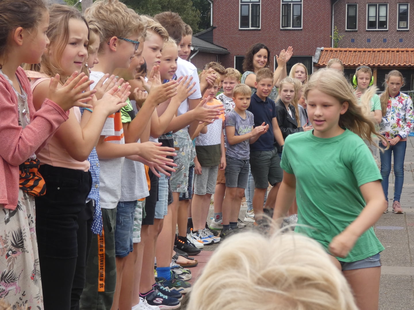 Uitzwaaien van groep 8